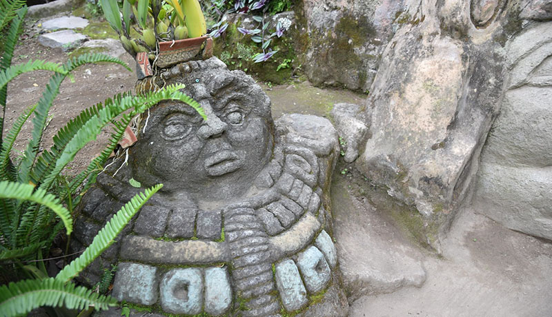 Sitio Arqueológico Chuitinamit - Guatemala GT